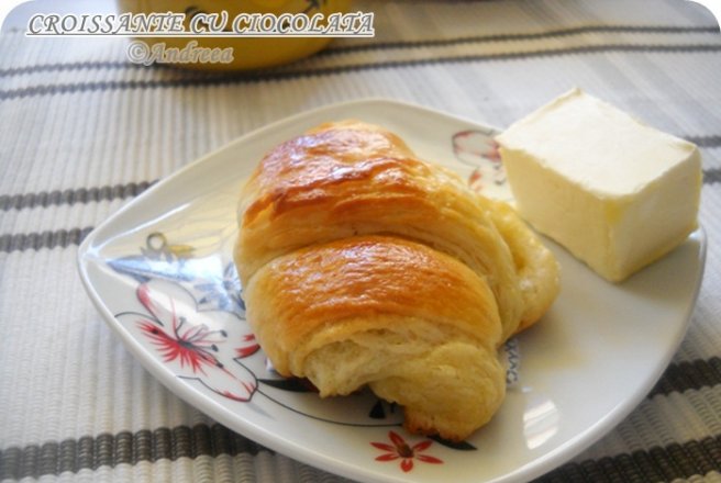 Reteta Croissante cu ciocolata