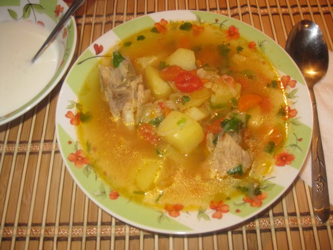 Ciorba de cartofi cu carne de porc, o reteta traditionala gustoasa ...