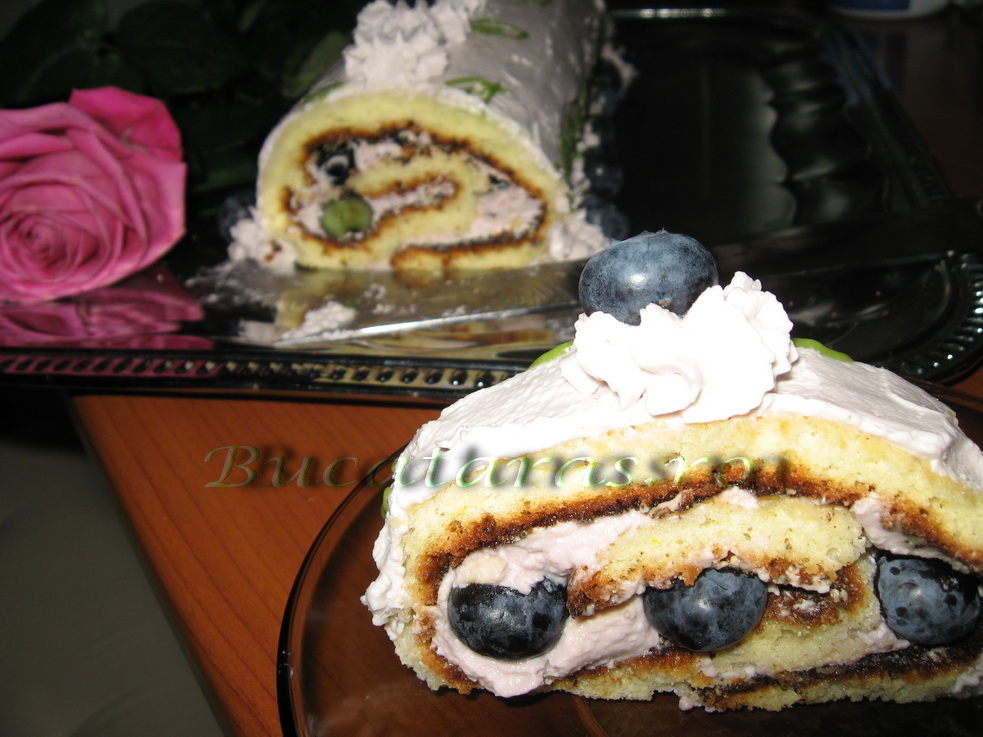 Reteta culinara Rulada cu crema de branza si afine | Bucataras