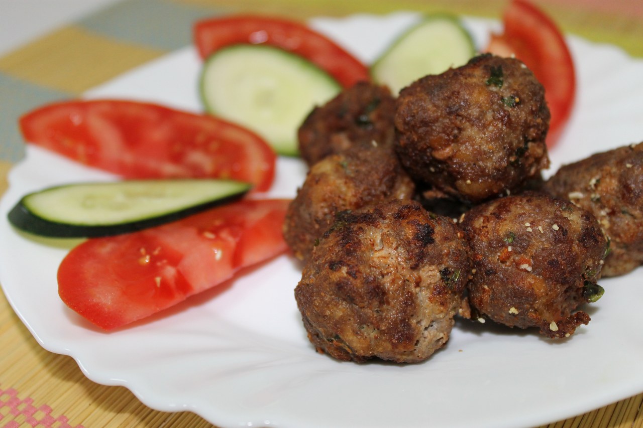 Reteta culinara Chiftele din carne de vita | Bucataras