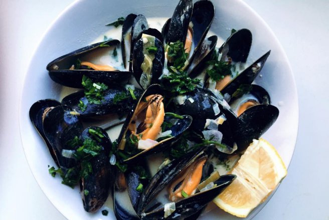 Reteta Moules Marinières (Midii in stil marinaresc)