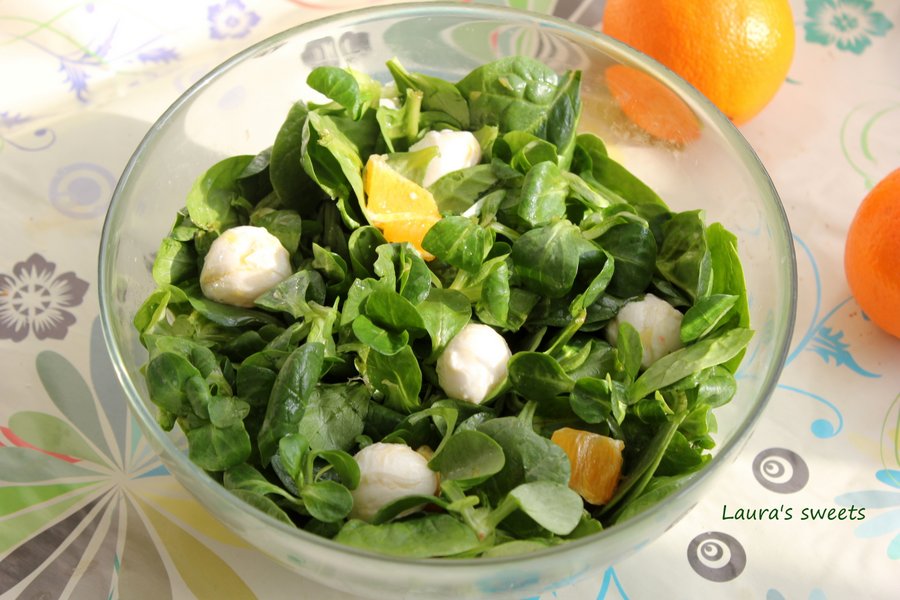 Reteta Salata de spanac si valeriana, cu mozzarella si portocala