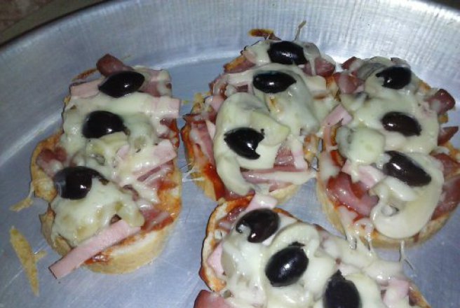 Reteta Pizza pe felii de paine
