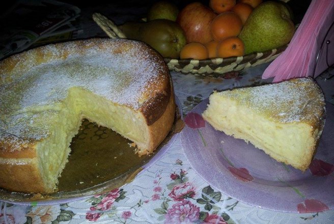 Reteta Tarta cu crema de branza si aluat fraged