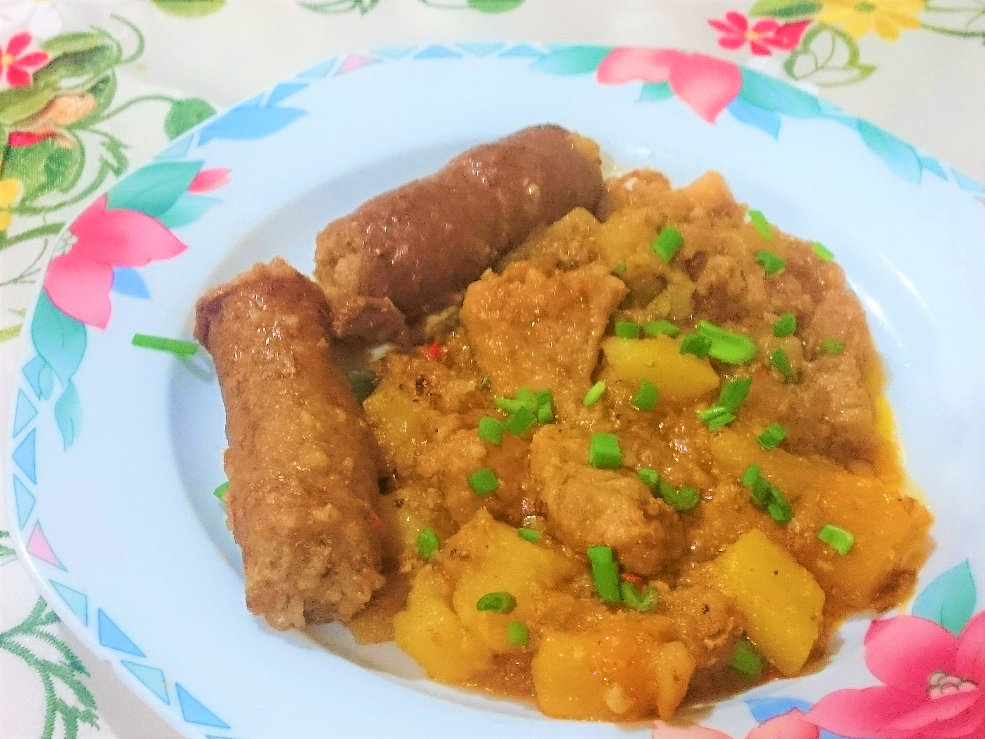 Reteta culinara Tocana de cartofi cu carnat si carne de porc | Bucataras
